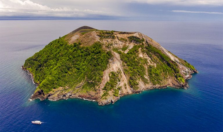 13 Day Coralia Liveaboard Forgotten Islands Snorkeling Trip
